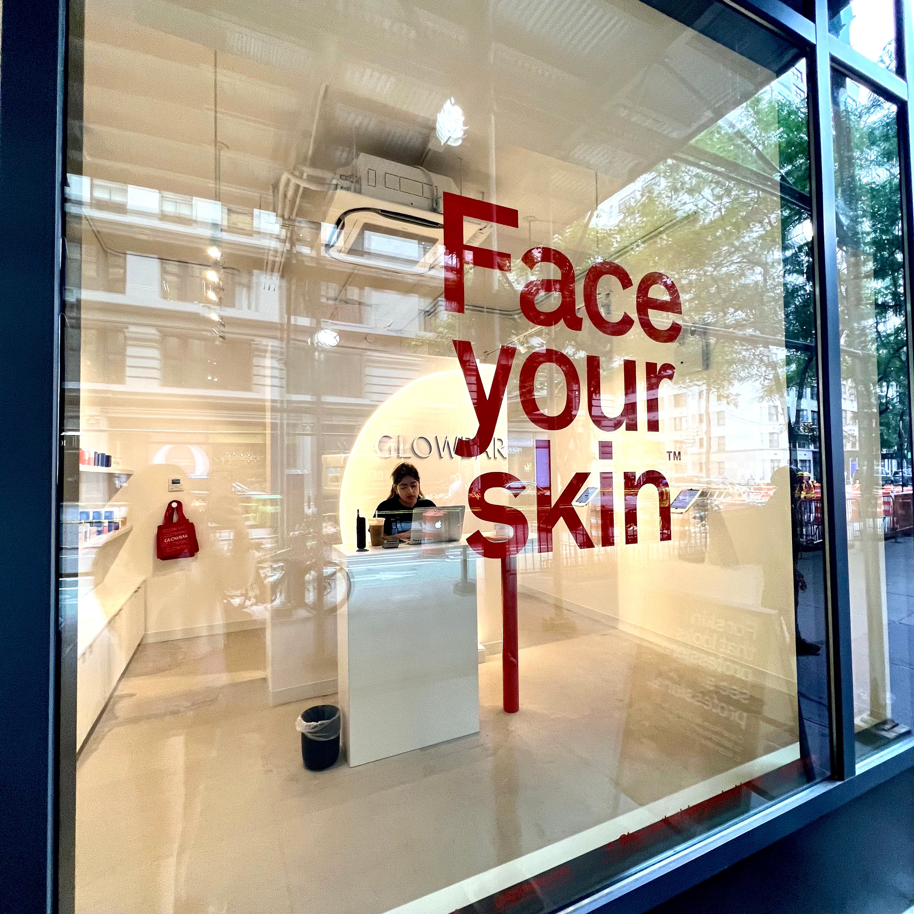 Glowbar | Expert facials in just 30 minutes.